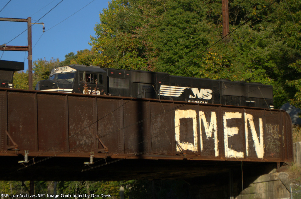 NS SD60I 6729 trails on 17G